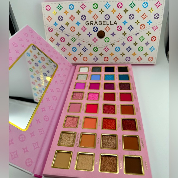 Girabella | Makeup | Girabella Wallet Design Eyeshadow Palette New ...
